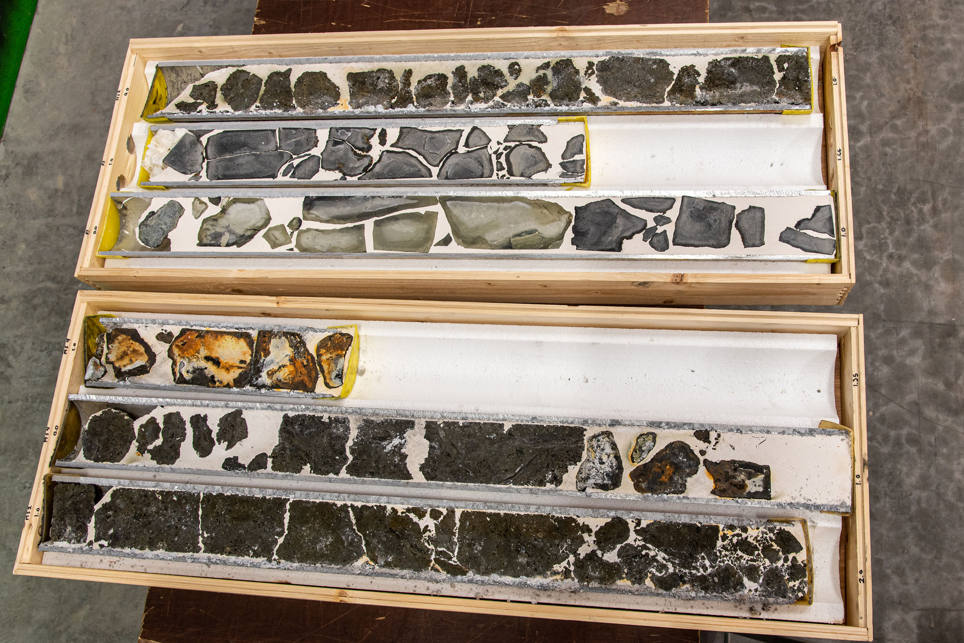 Photos of seabed minerals - The Norwegian Offshore Directorate